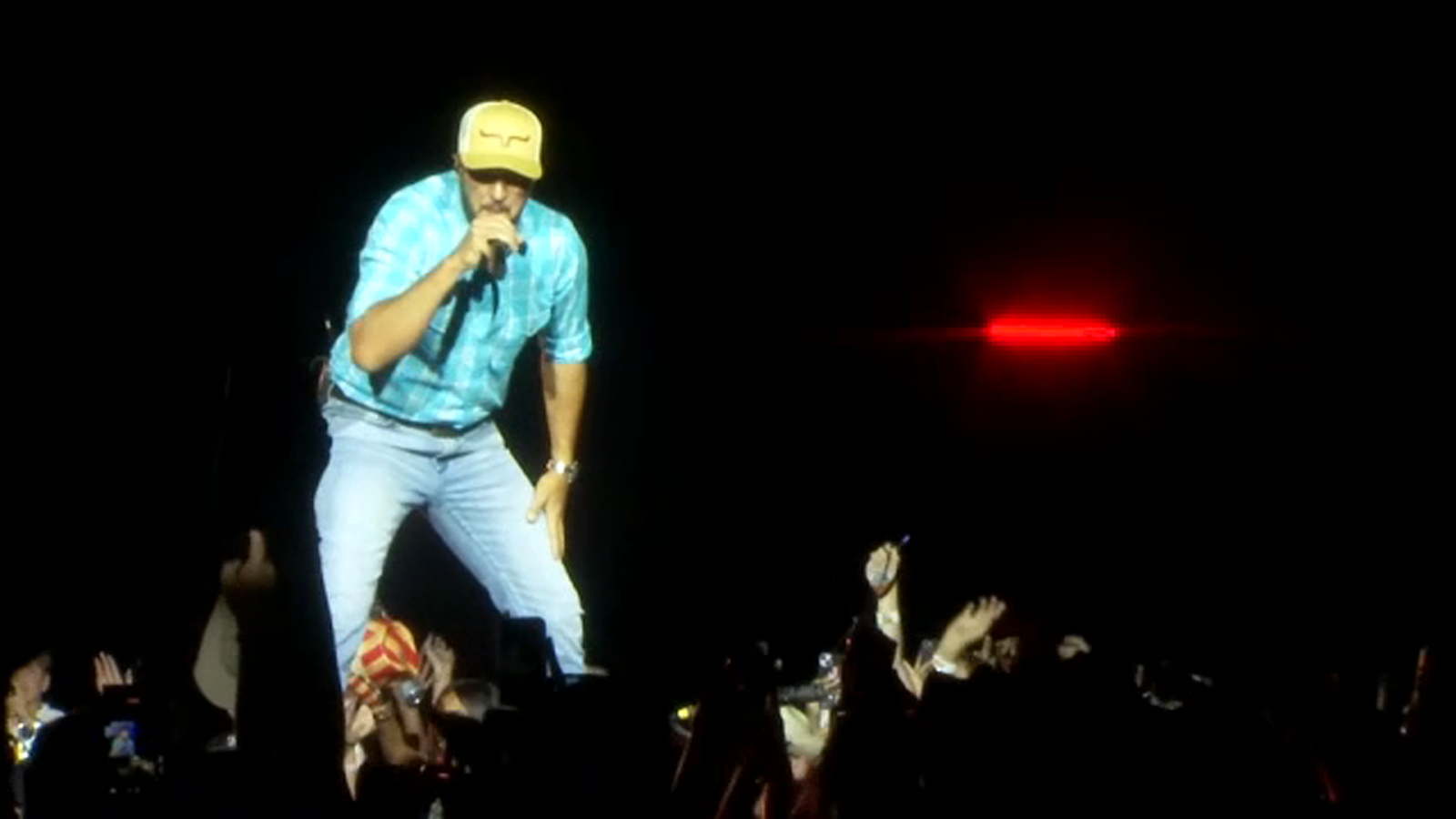 Luke Bryan brings 2025 Farm Tour to Atwater's Castle Airport - ABC30 Fresno