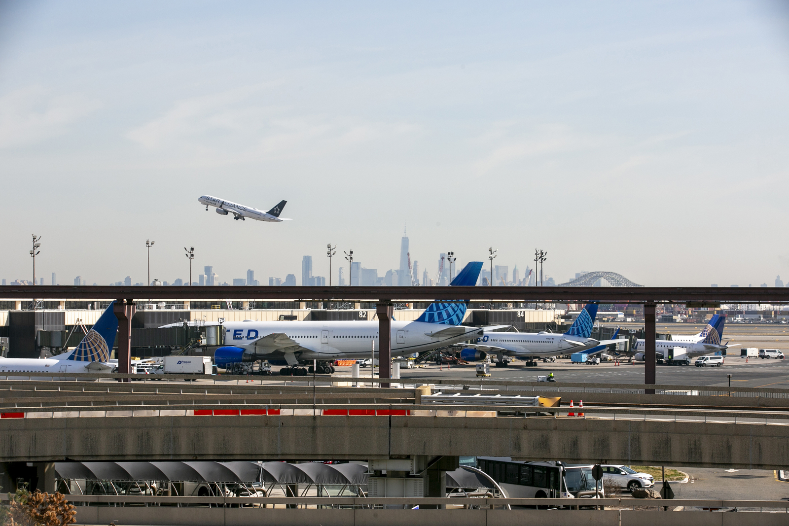 Newark Airport disruptions: FAA plans to limit landings and takeoffs to ...