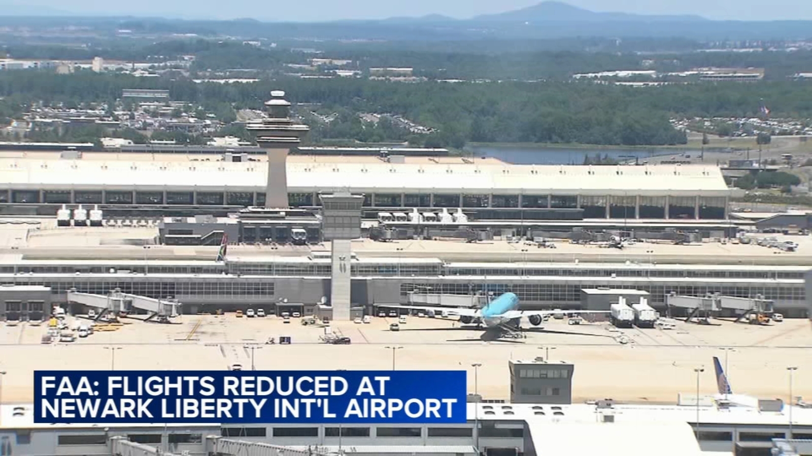 FAA cuts 25% of flights at Newark airport after air traffic controller ...