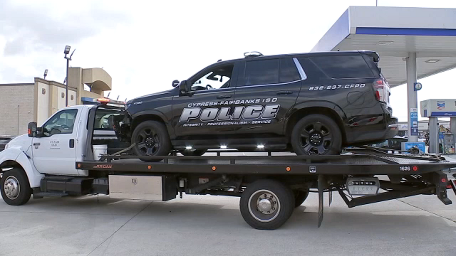 Cy-Fair ISD officer injured in crash involving suspect who fled from ...