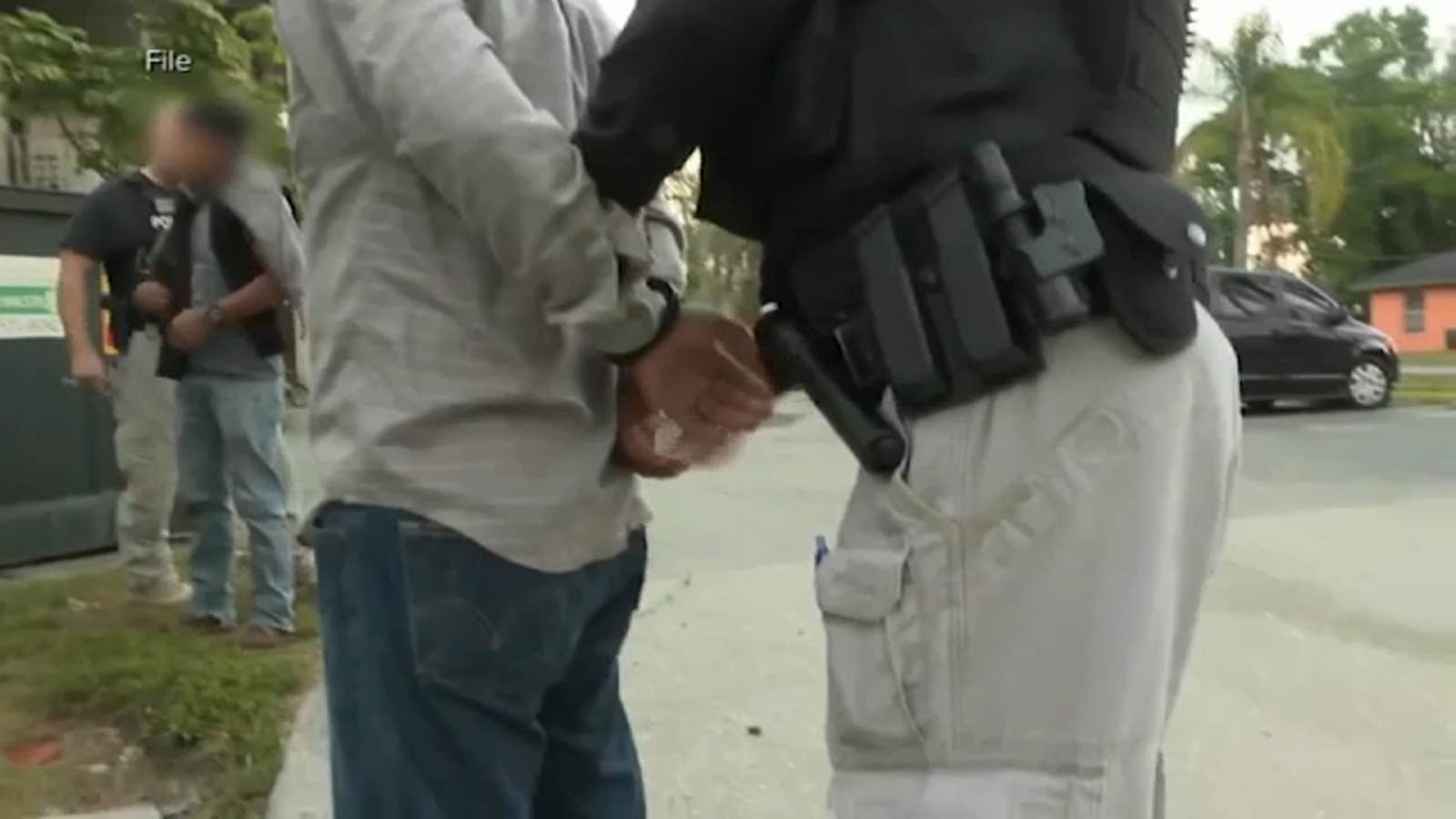 Santa Ana considera política para notificar al público la presencia de ...