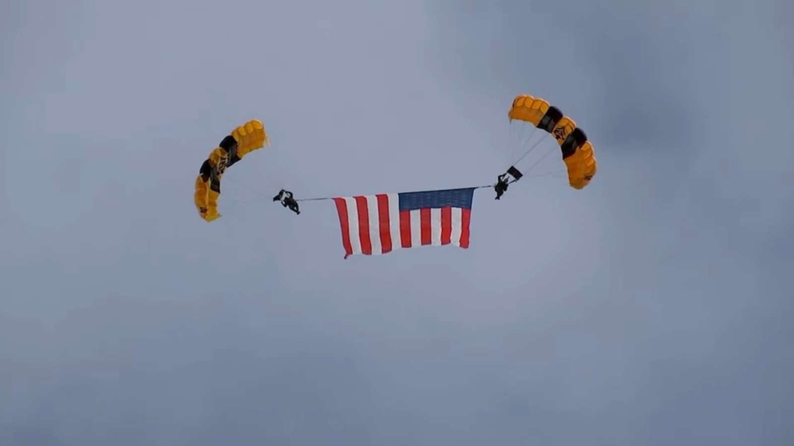 FourLeaf Air show kicks off at Jones Beach State Park for Memorial Day ...