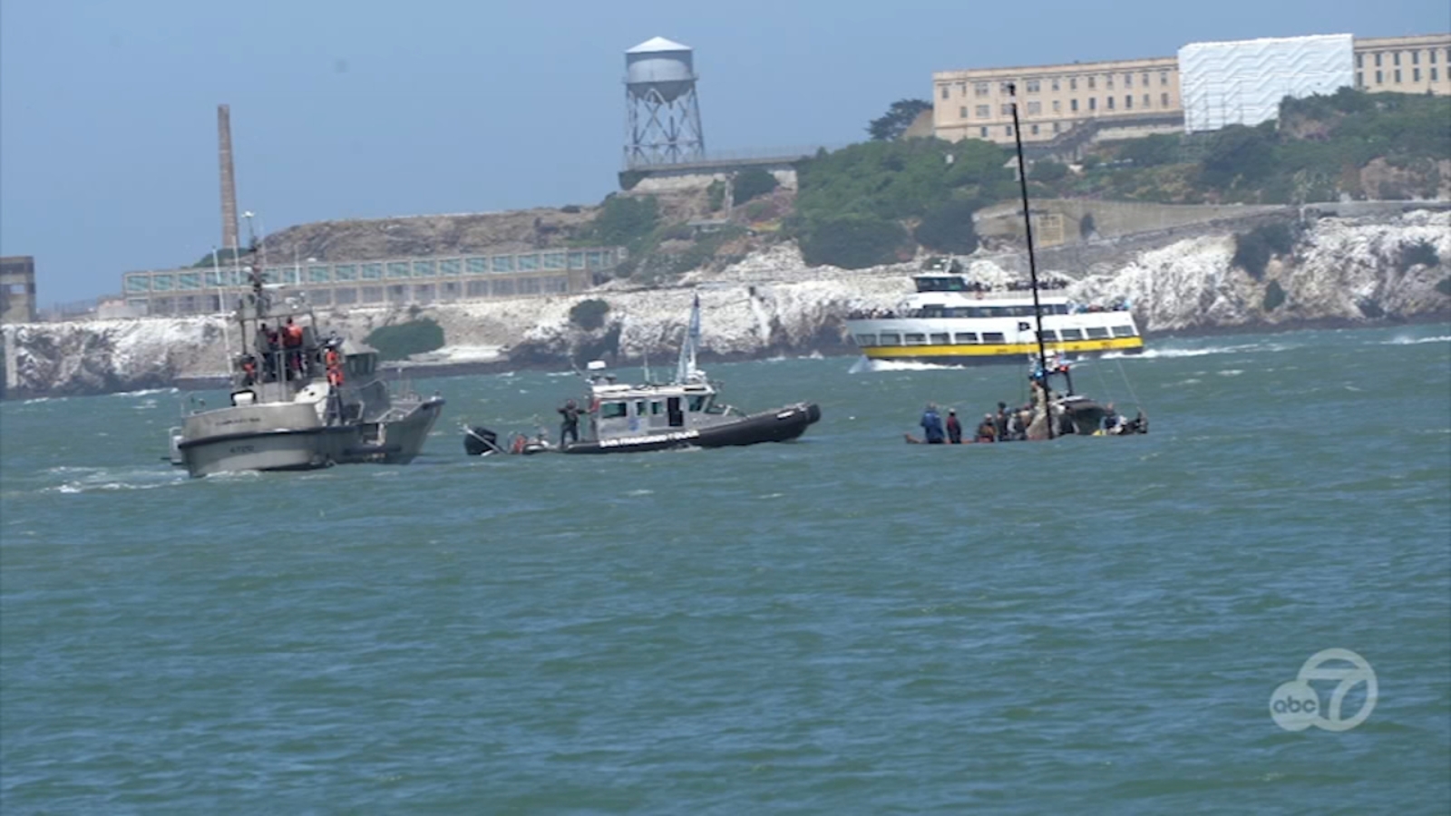 9 people rescued after sailboat began to sink in San Francisco bay ...