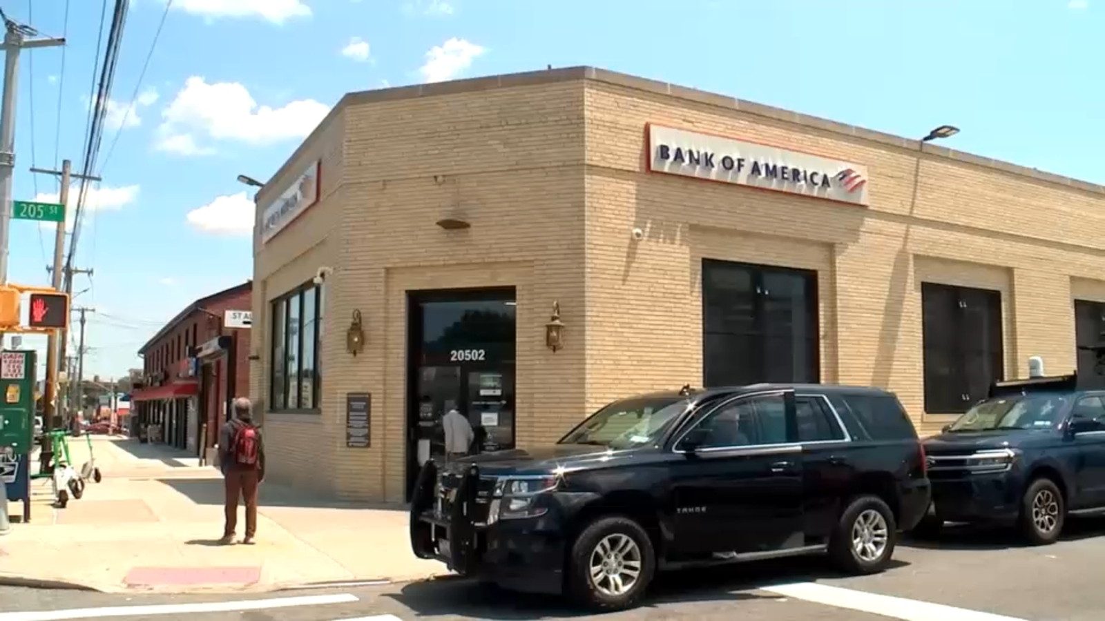 Brinks truck robbed Queens: NYPD searching for 2 suspects after armed ...