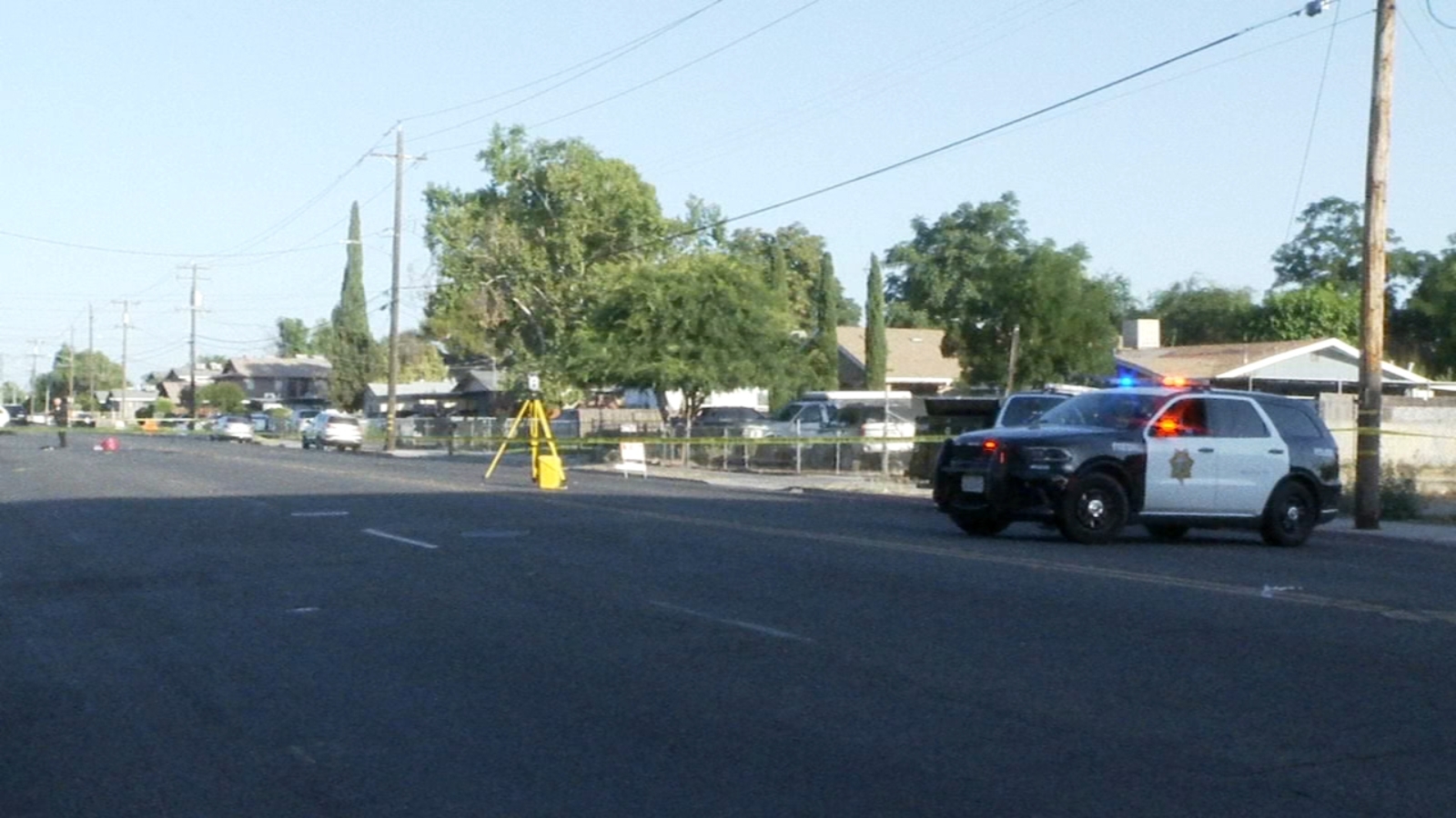 Driver wanted in deadly central Fresno hit and run crash, police say - ABC30 Fresno