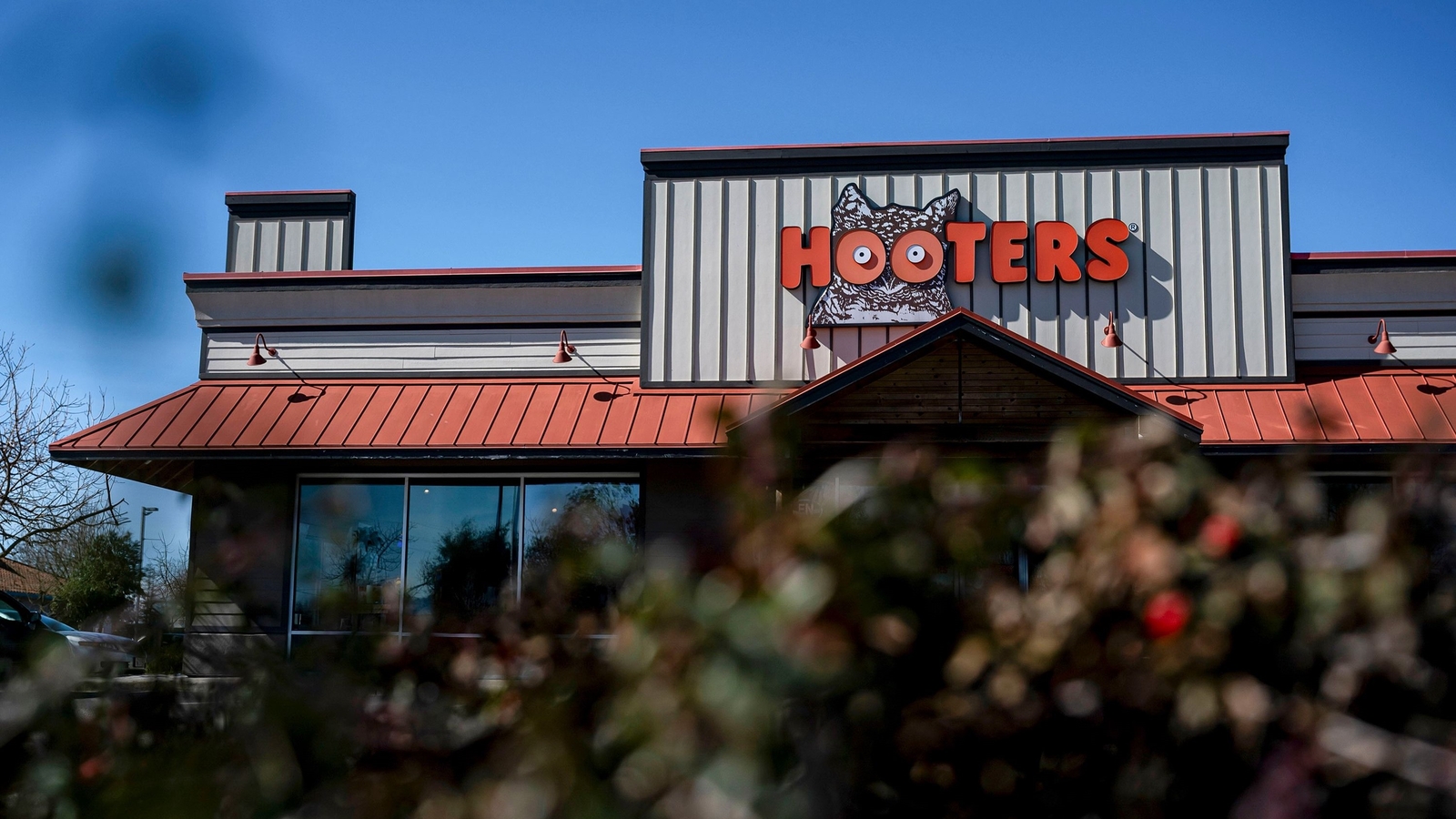Hooters abruptly closes dozens of restaurants - ABC11 Raleigh-Durham