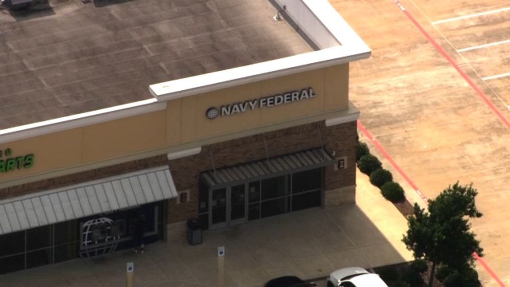 Fbi Looking For Subzero Suspect Accused Of Armed Bank Robbery In