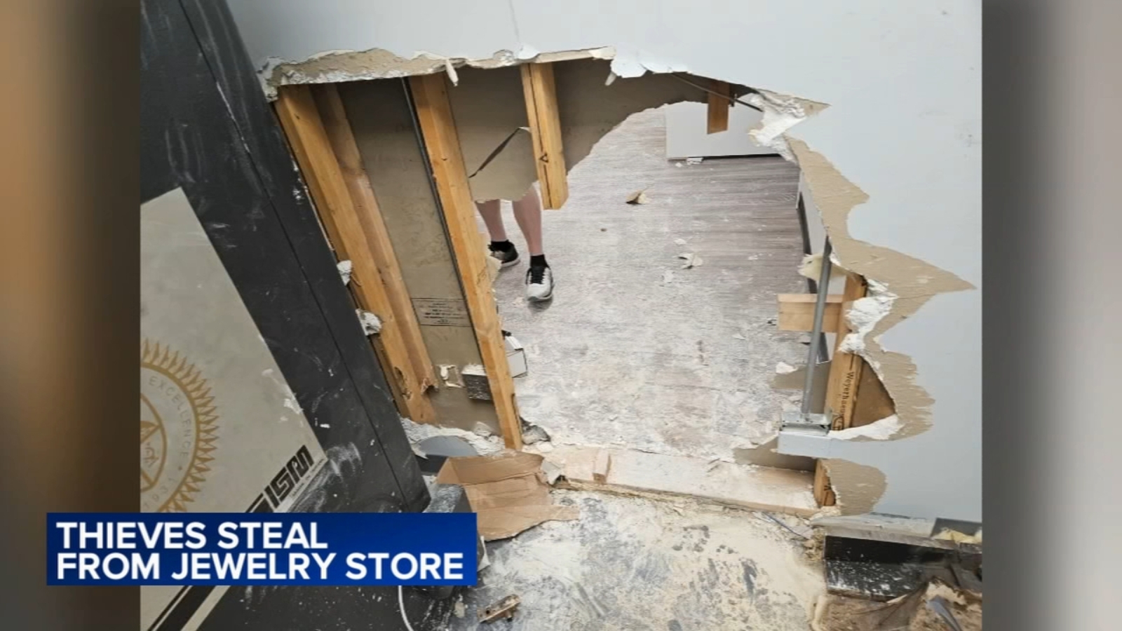 Jewelry heist: Thieves cut hole in wall, steal over $1 million worth of ...