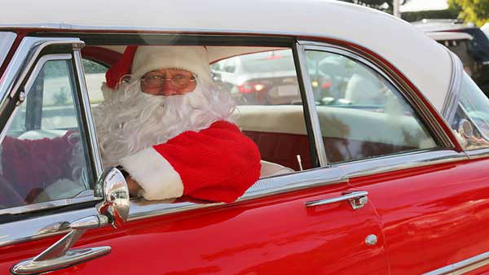 Santa gets pulled over by Virginia police - ABC7 Chicago
