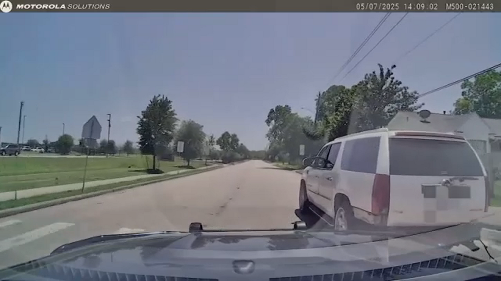 Video shows security guard who 'loved the police' pointing rifle during ...