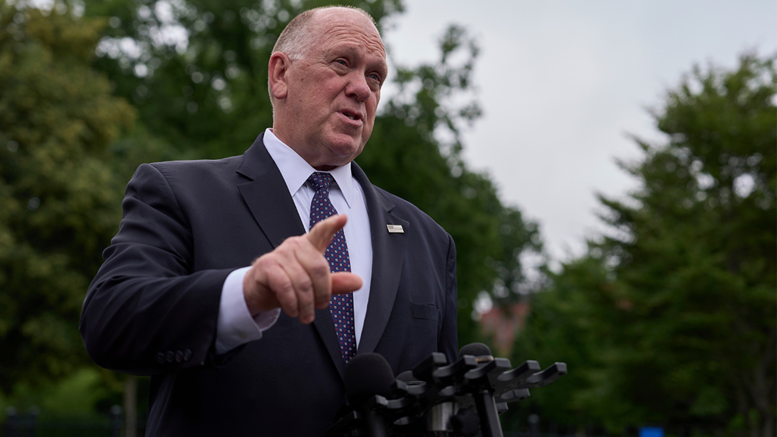 Border czar Tom Homan says officials could face federal charges over ...