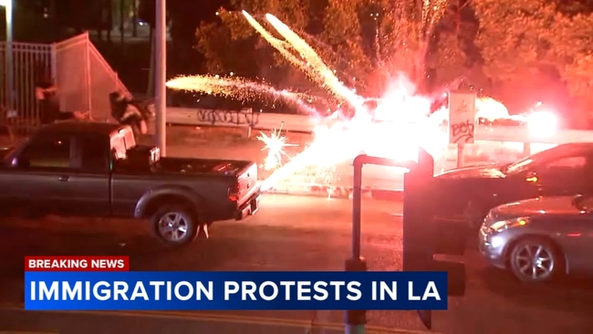 Chicago ICE raids protests today: Advocates hold Daley Plaza protest ...