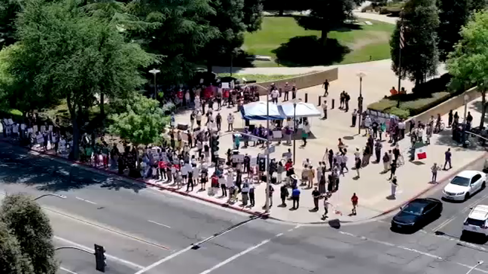 Hundreds peacefully protest immigration operations in downtown Fresno ...
