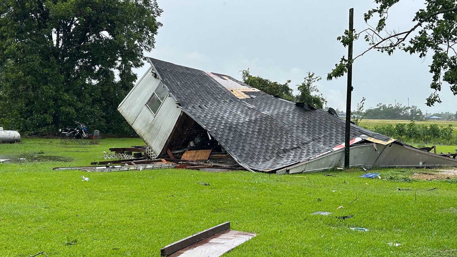 Severe weather leaves damage, flooding - ABC13 Houston
