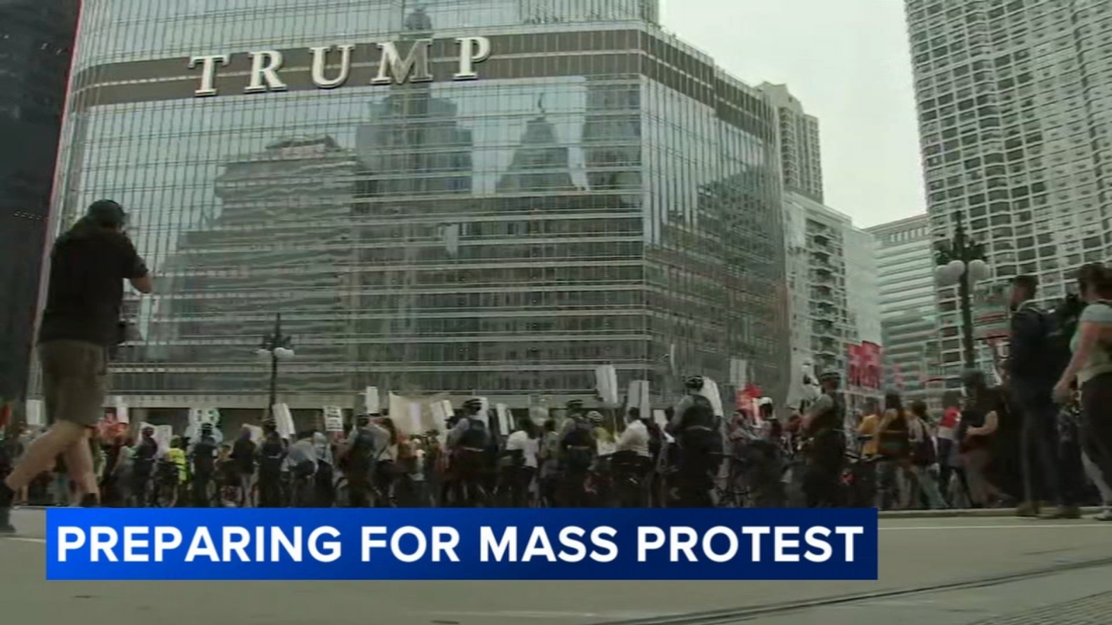 Chicago, suburbs protests Saturday: 'No Kings' rallies against ICE ...