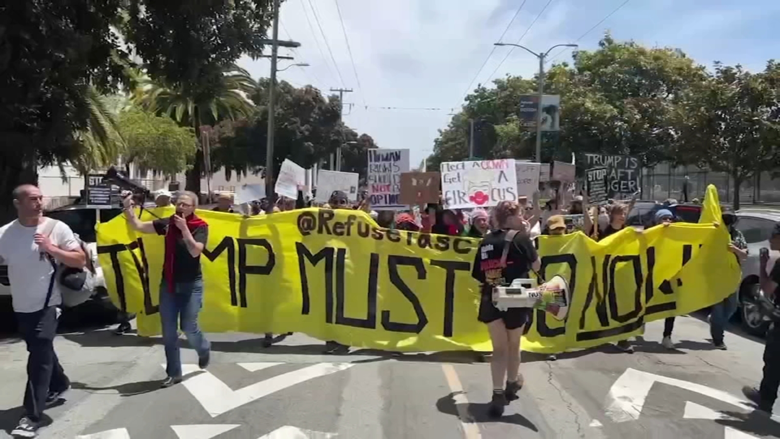 Tens of thousands participated in 'No Kings' protests across Bay Area ...