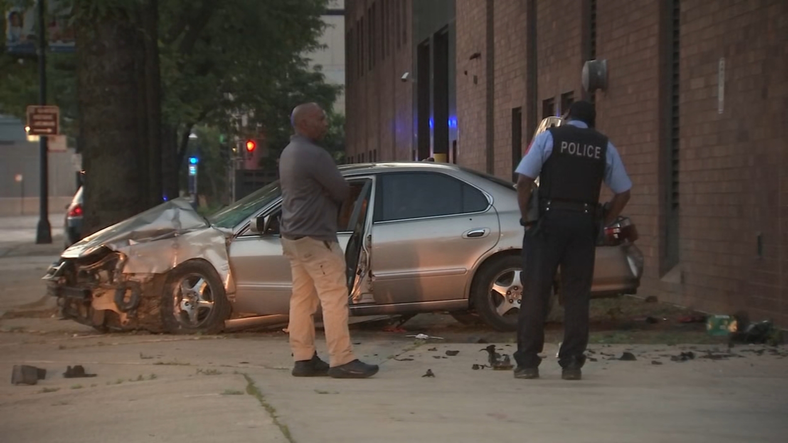 Car crashes into University of Illinois Chicago admissions building at ...