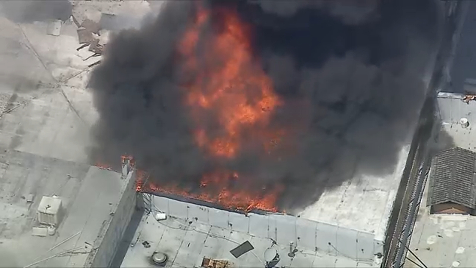 LAFD firefighters battle large fire in downtown Los Angeles, 2 ...