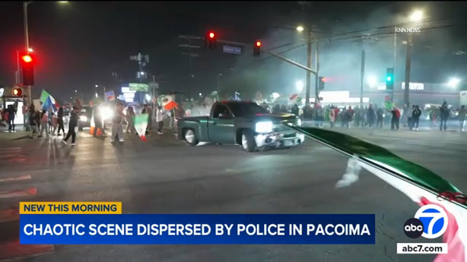 Pacoima protest: Drivers do 'donut' car stunts during anti-ICE ...
