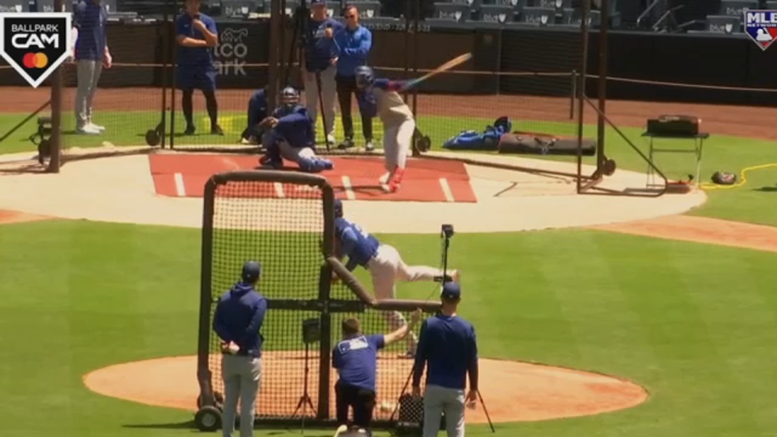 MLB suspende a Suárez y Shildt de los Padres y a Roberts de los Dodgers - ABC7 Los Angeles