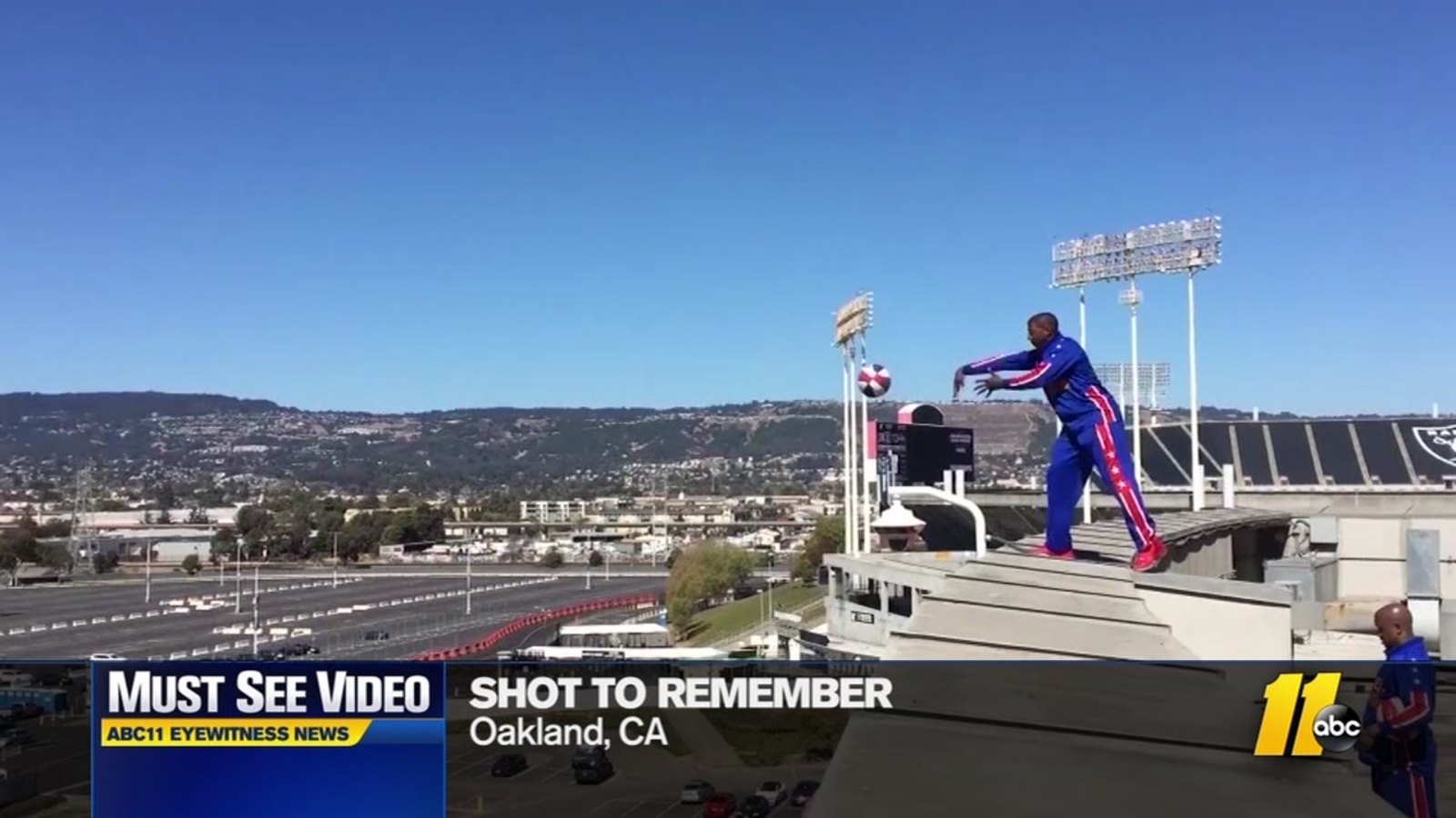 Harlem Globetrotters player makes unbelievable trick shot - ABC11 ...