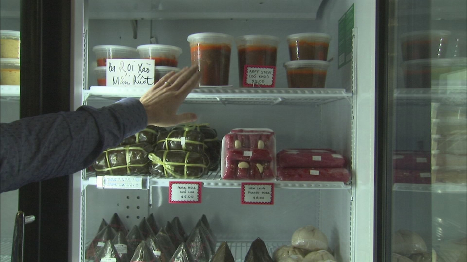 Extra Course: Refrigerator case at Little Saigon - ABC7 Chicago