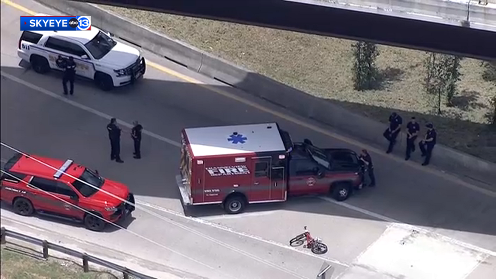 Bicyclist dies after being hit by 18-wheeler along East Freeway near Market and Dell Dale, HCSO ...
