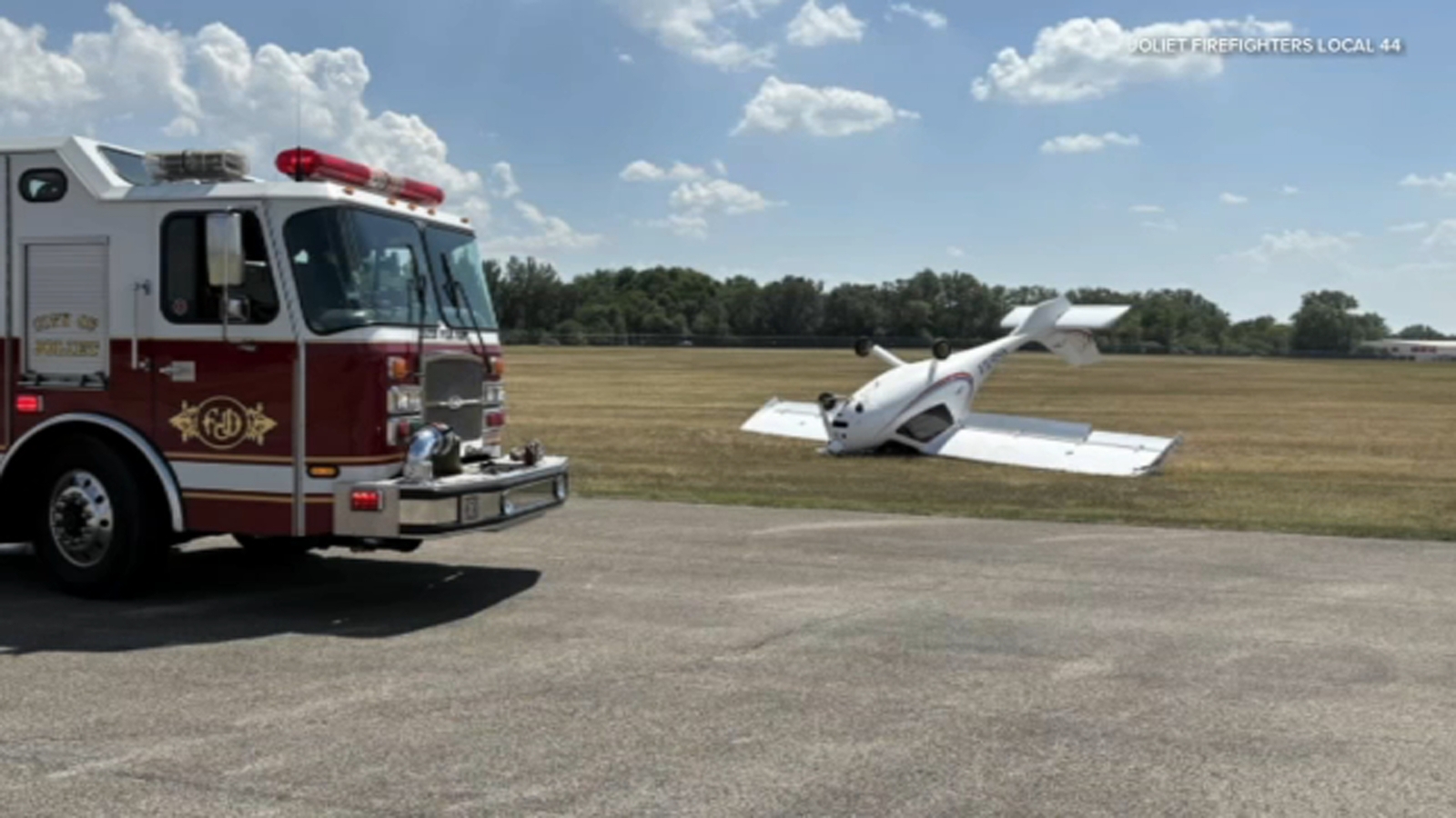 Joliet, Illinois news: Small plane overturns while landing Joliet ...