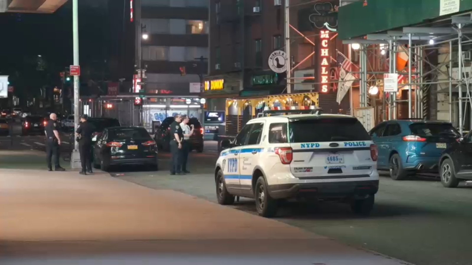 Midtown crime: Police searching for suspect after man slashed outside ...