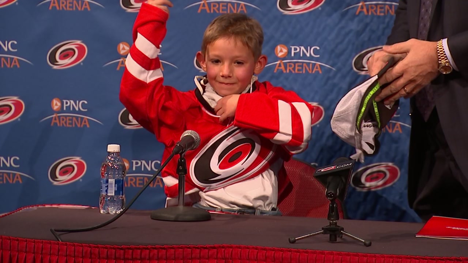 Make-A-Wish Foundation makes boy's hockey dream come true - ABC7 New York