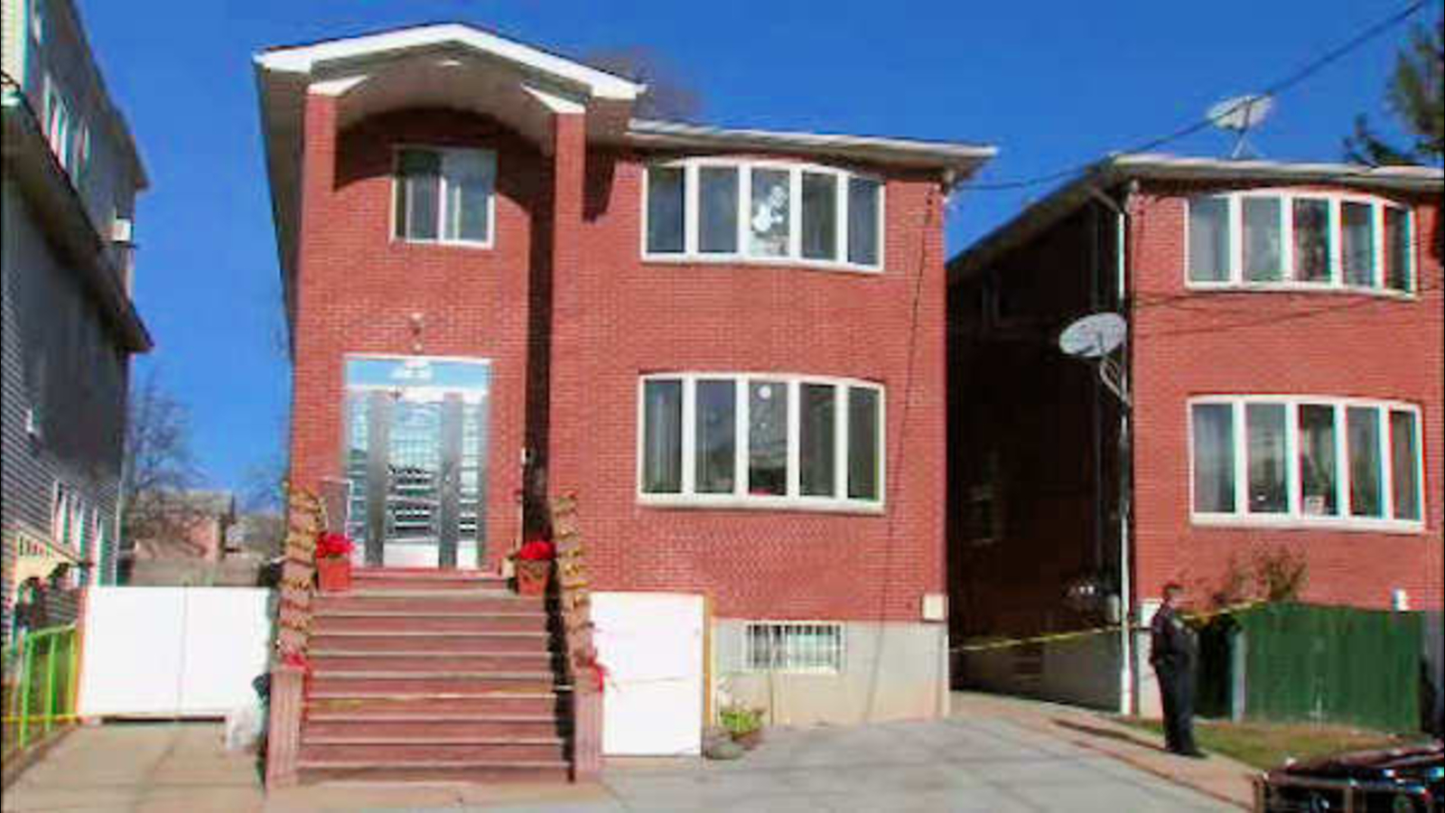 2-year-old seriously hurt in fall out 2nd story window in Queens - ABC7 ...