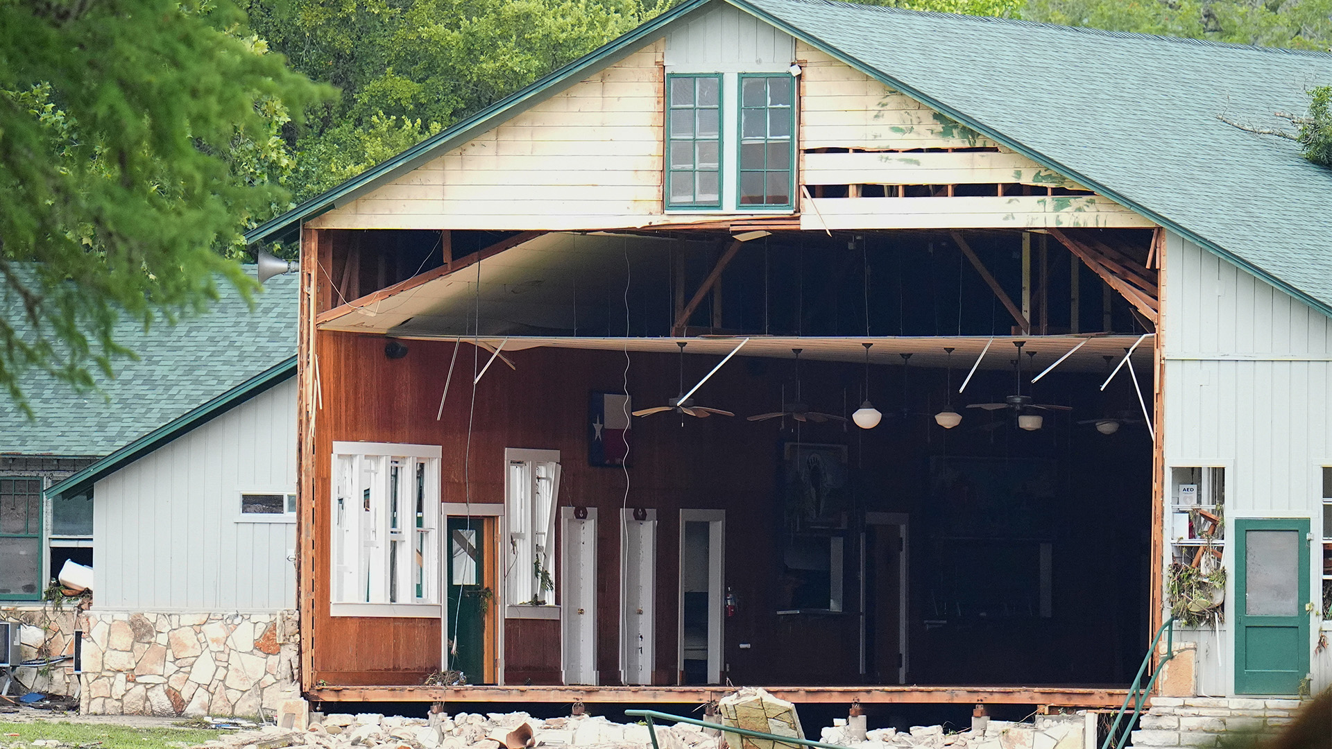 Deadly floods at Camp Mystic: How the tragedy compares to a similar event in 1987 - ABC13 Houston