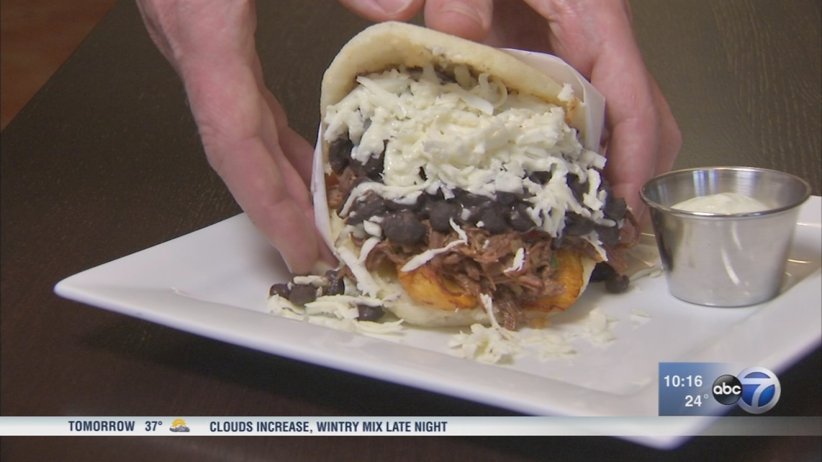 Venezuelan arepas made at Ravenswood restaurant - ABC7 Chicago