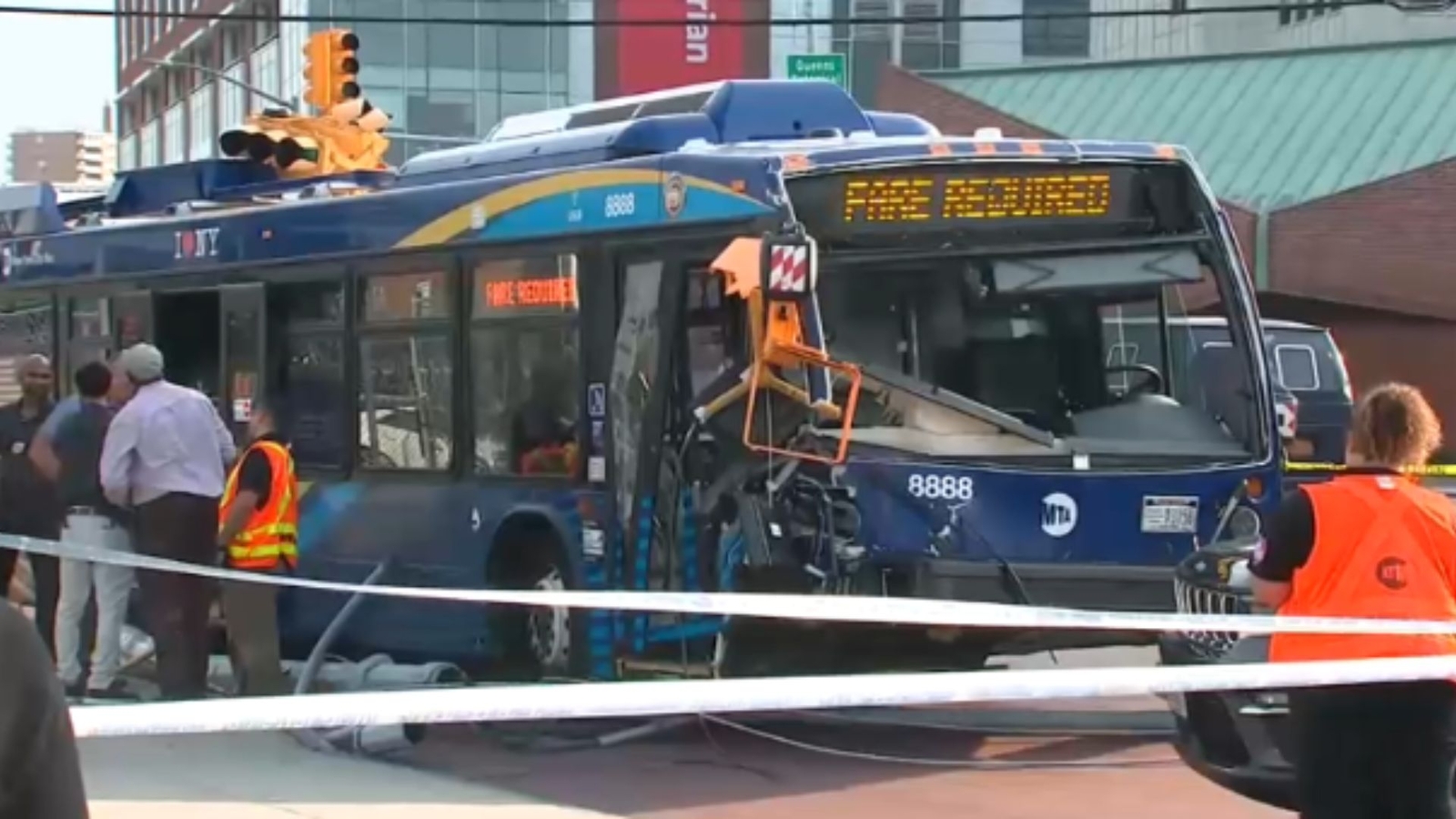 8 hurt after MTA bus crashes into pole in Flushing, Queens - ABC7 New York