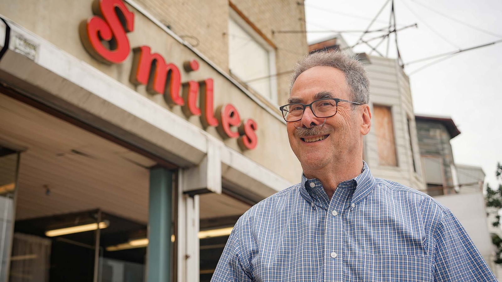 'Smiles Linens' says farewell after 50 years in Southwest Philly - 6abc Philadelphia