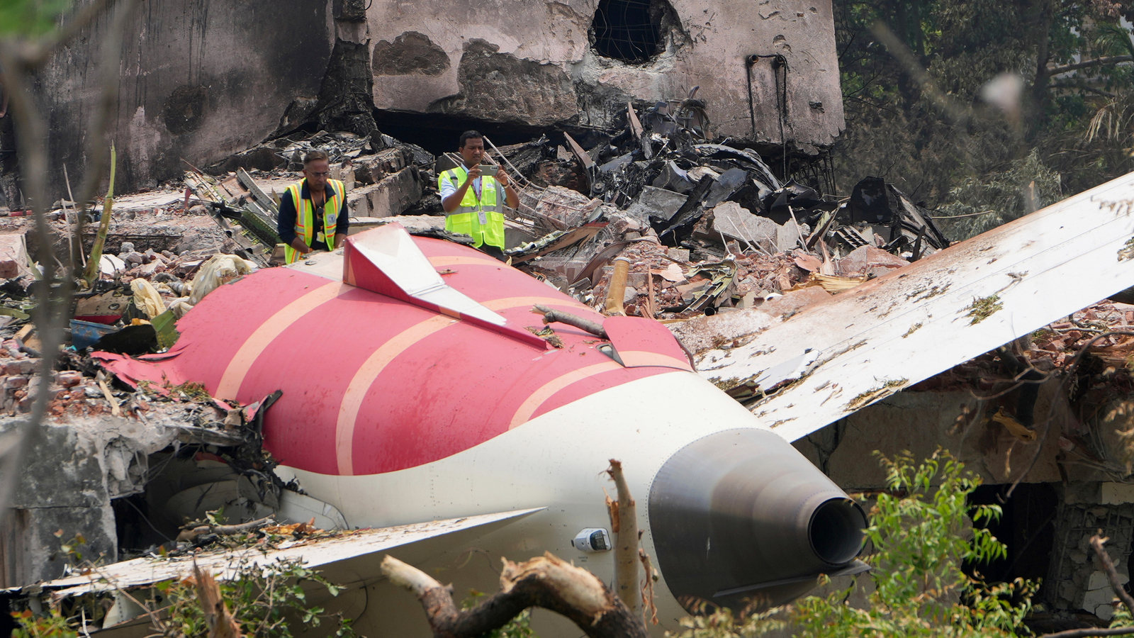 Air India report: Fuel switches on Air India flight cut off moments ...