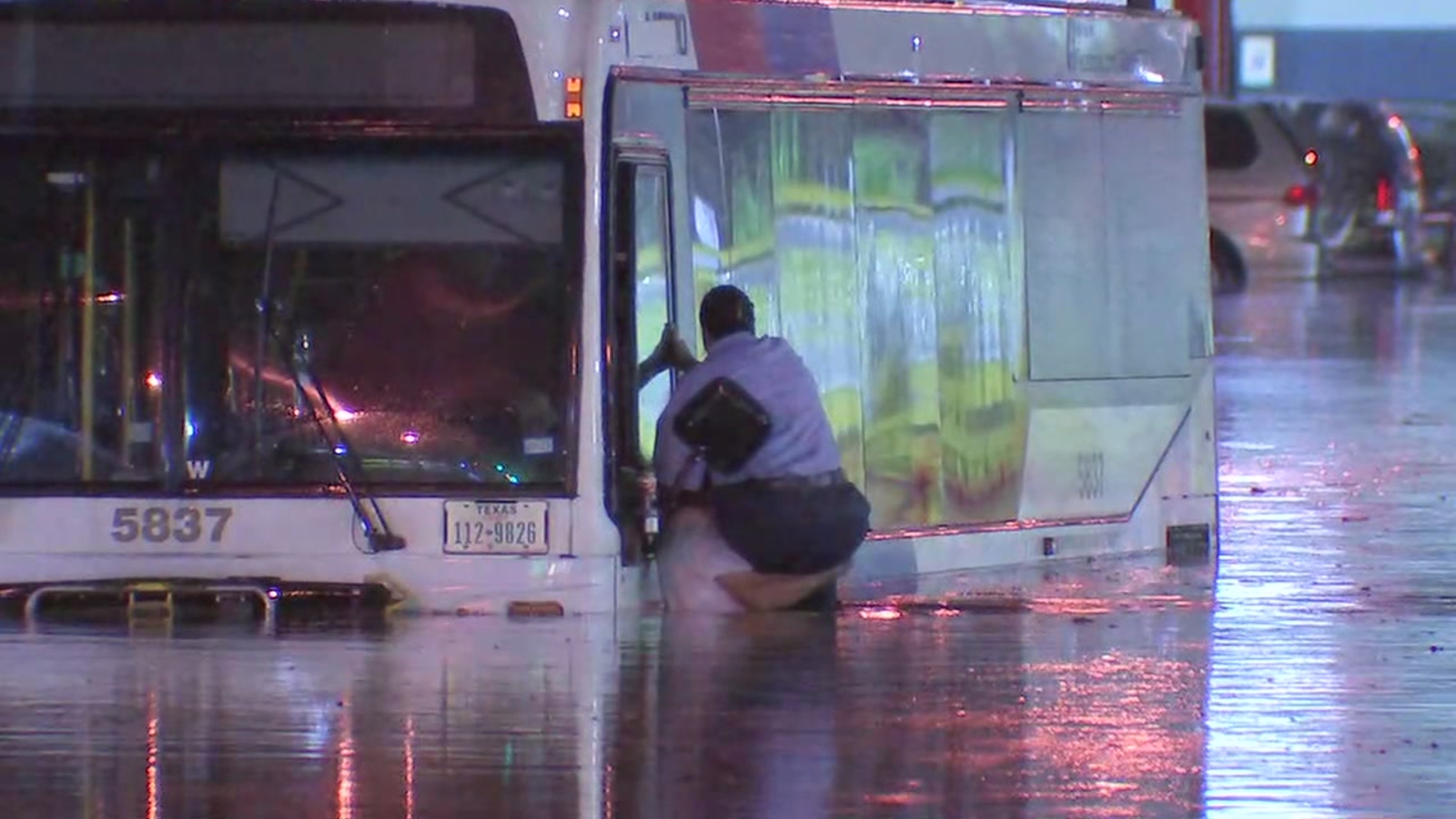 Good Samaritan rescues METRO bus driver and passengers from high water ...
