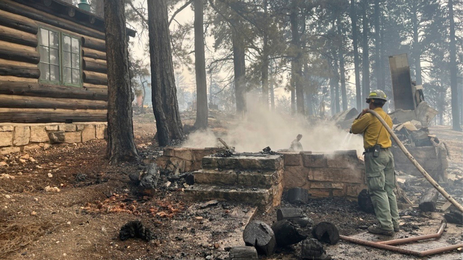 Arizona wildfire destroys a historic Grand Canyon National Park lodge ...