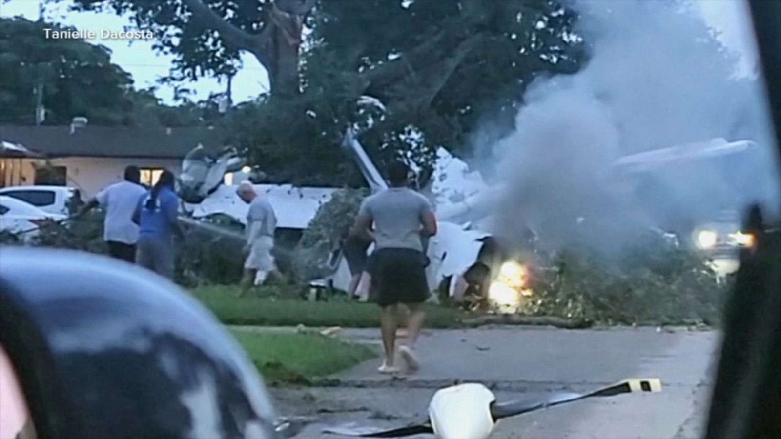 Florida plane crash Pembroke Pines: Video shows plane crash into tree ...