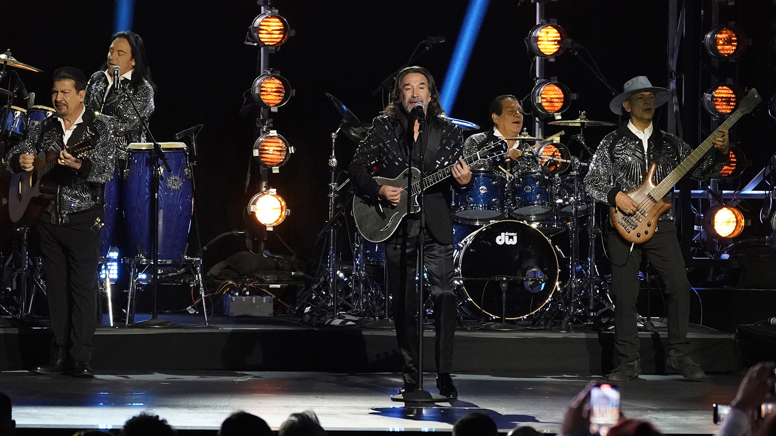 La icónica banda mexicana Los Bukis será honrada con una estrella en el ...