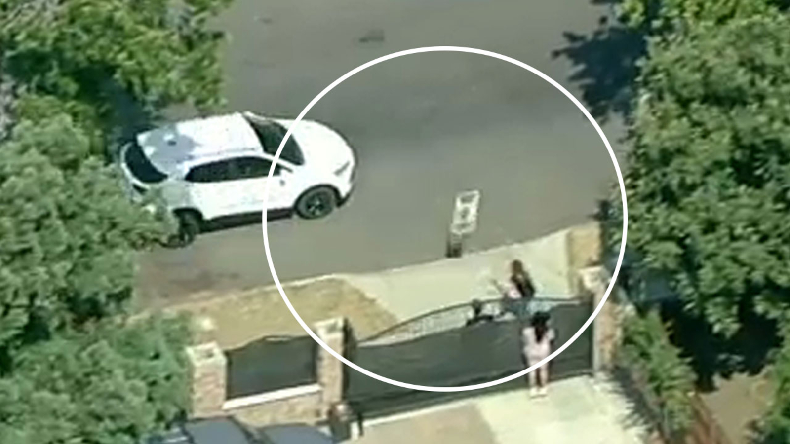 LA police chases: Bystander throws chair at suspect's vehicle during ...