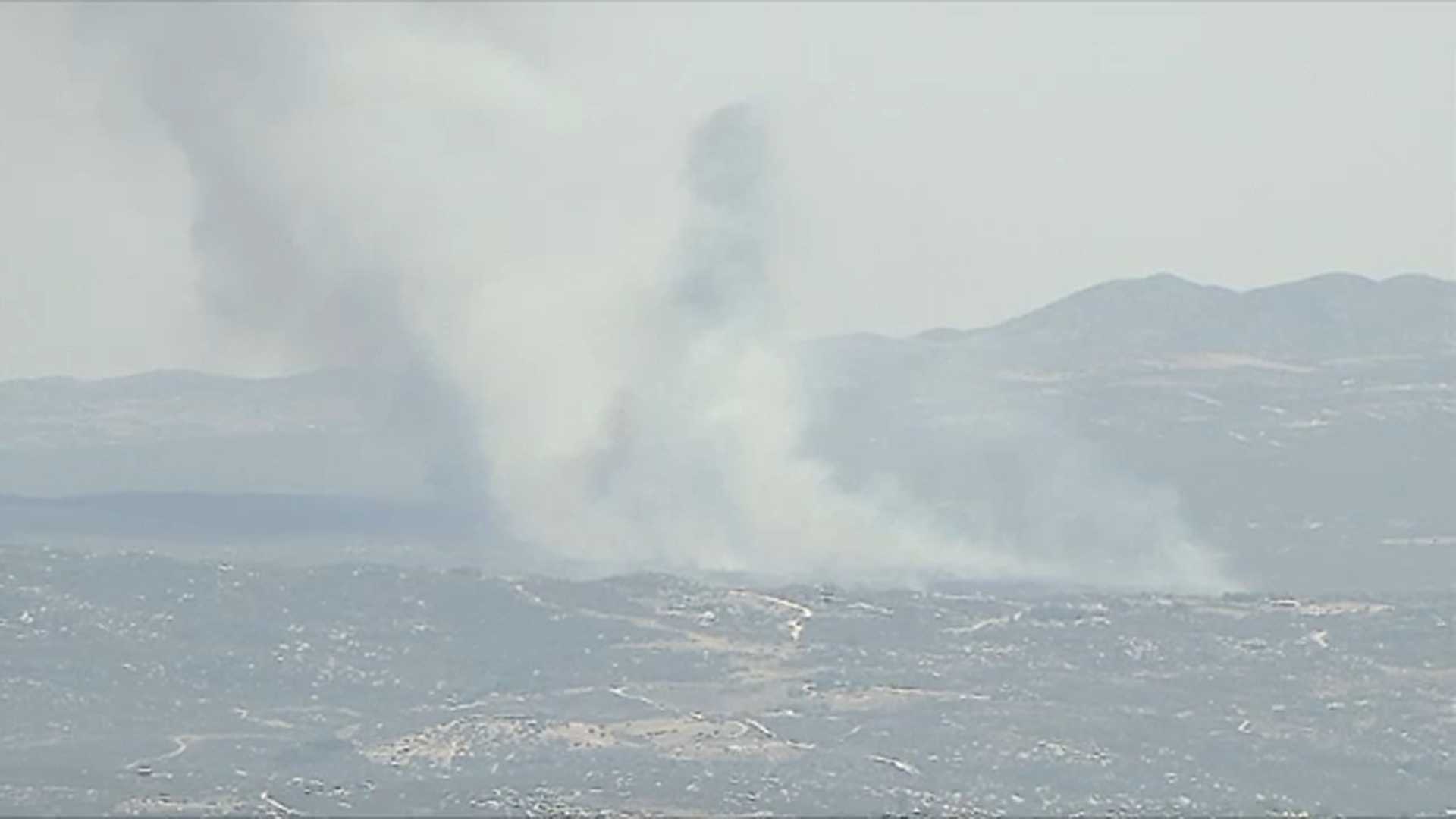 Wildfires merge into 1,000-acre blaze in Aguanga, prompting response ...