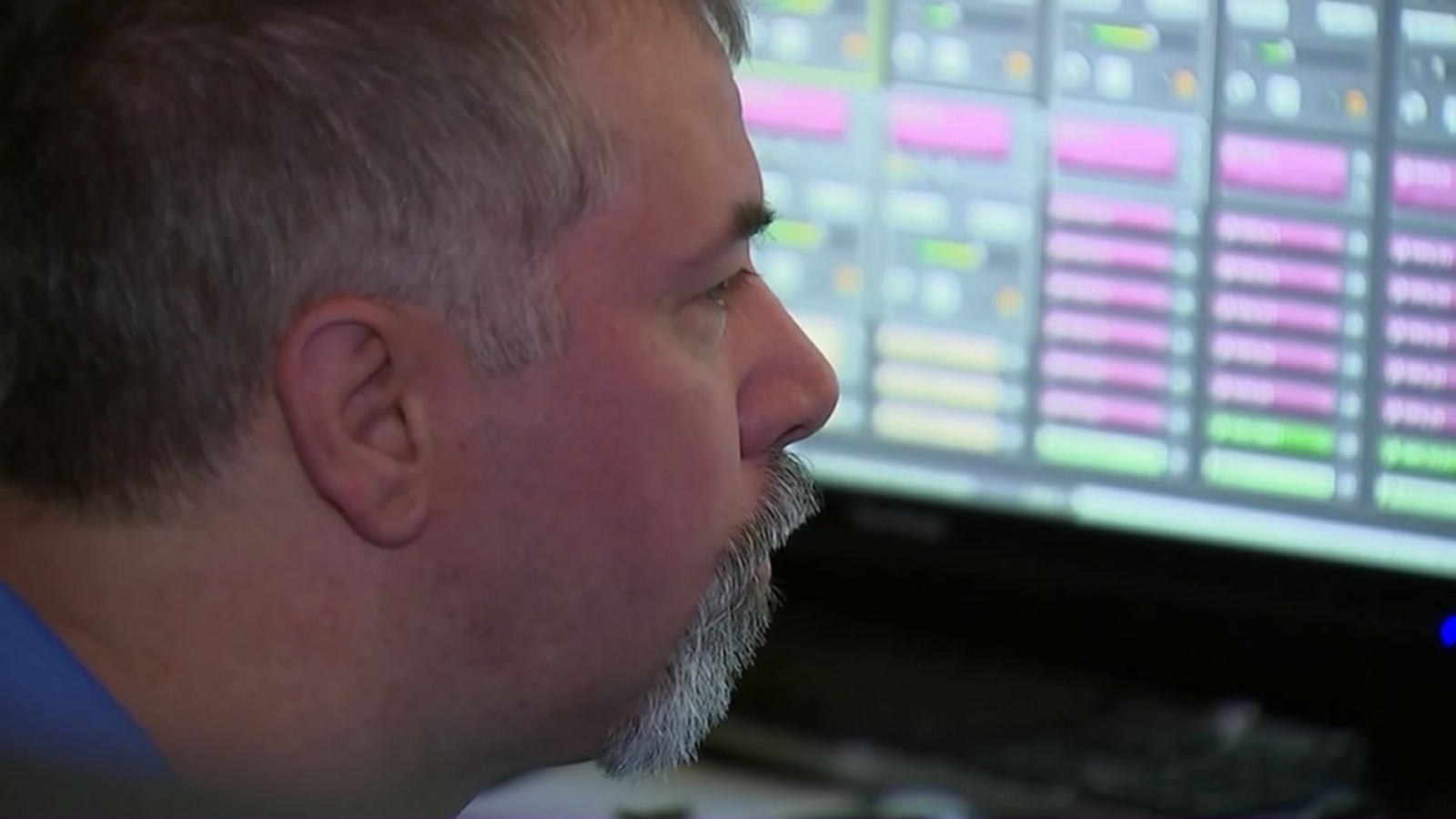 Johnston County 911 dispatcher rescues woman locked in trunk - ABC7 Chicago