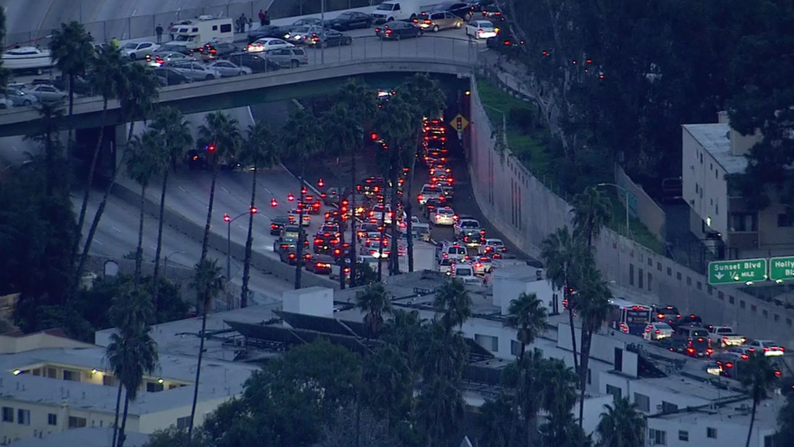 LAFD firefighter convinces man contemplating suicide not to jump off ...
