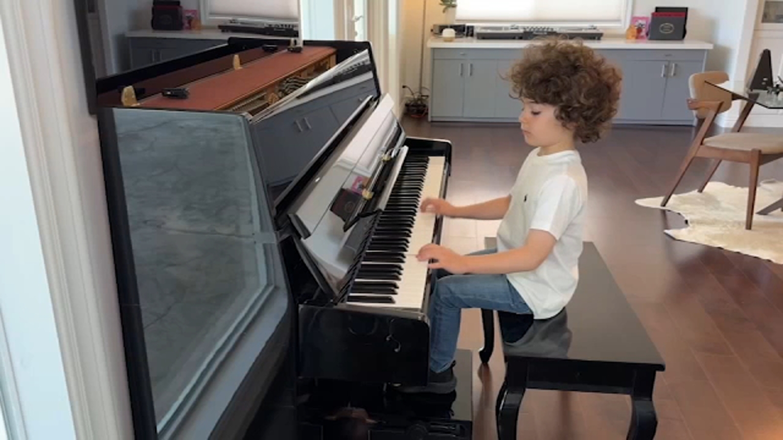 5-year-old prodigy pianist Alec Van Khajadourian of Los Angeles ...