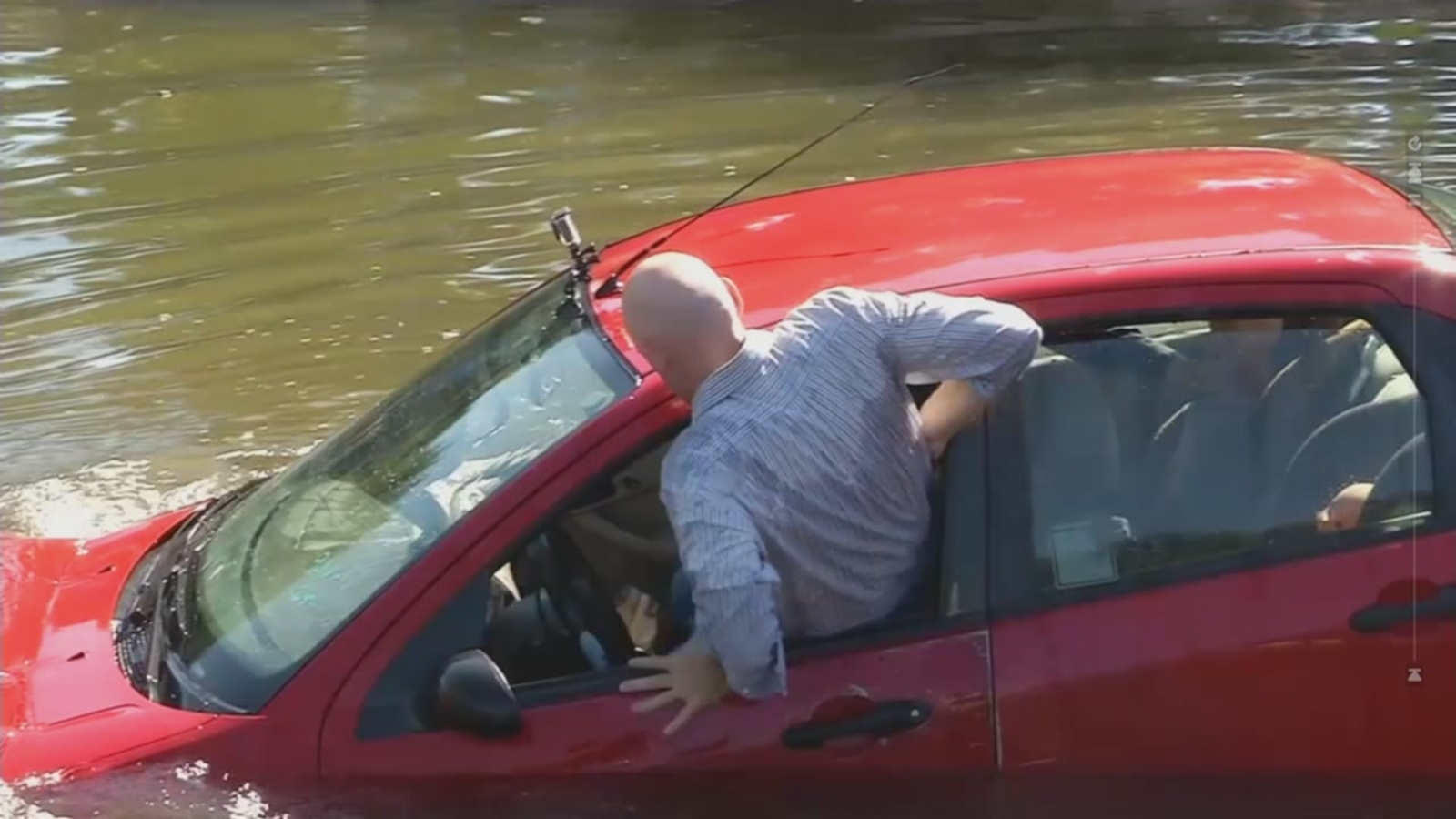 Officials show how to get out of a submerged car - ABC7 San Francisco