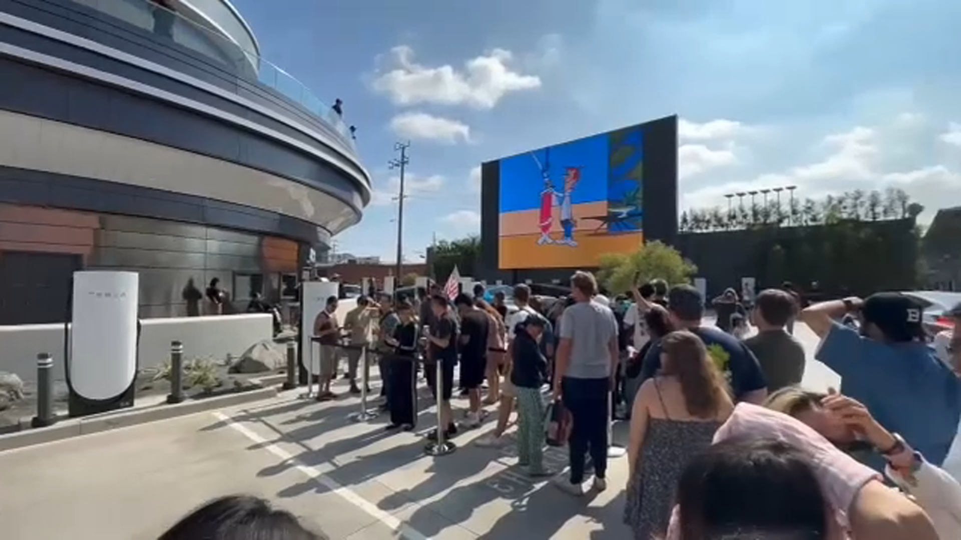 Fans wait for hours to visit highly-anticipated Tesla diner and drive ...