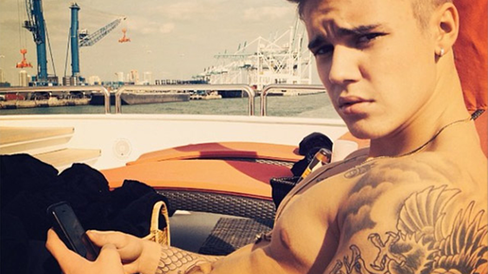 Justin Bieber Shirtless Selfies - ABC7 Los Angeles Justin Bieber Shirtless Selfies - ABC7 Los Angeles