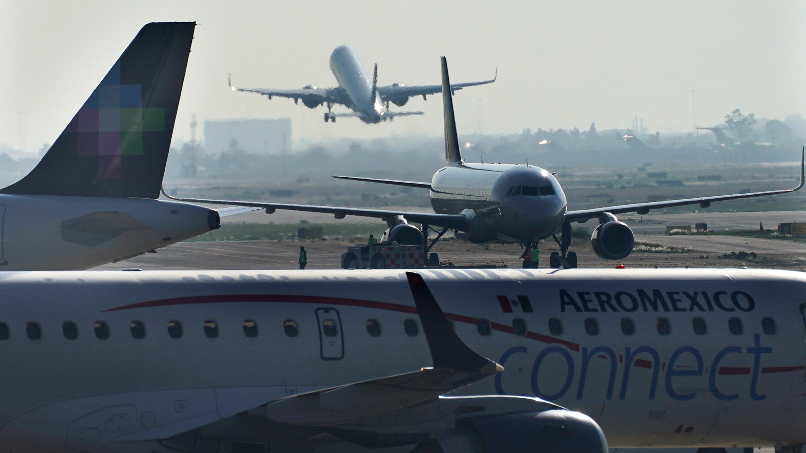 Delta and Aeromexico jets nearly collide at Mexico City airport - ABC30 ...