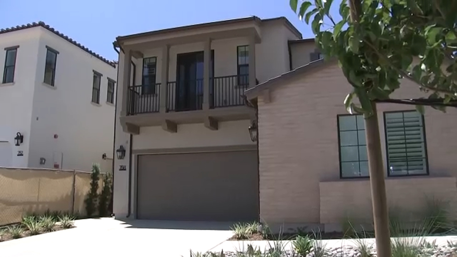 Altadena residents unite to rebuild dozens of Eaton Fire-damaged homes ...